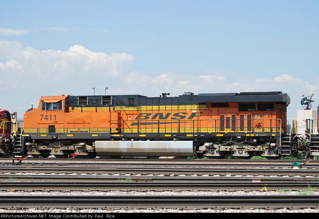 BNSF 7411